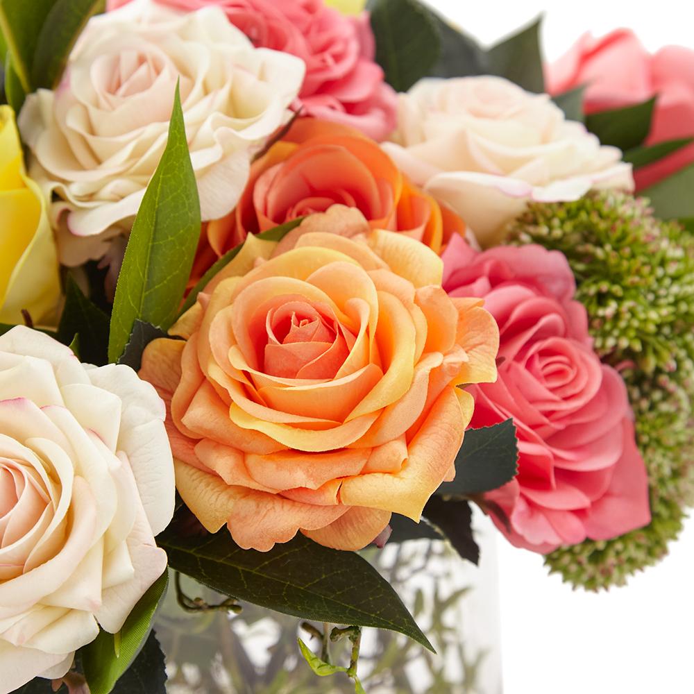 Mix Rt Roses/Skimmia/Shikiba in Glass Vase Mix – Rosegate